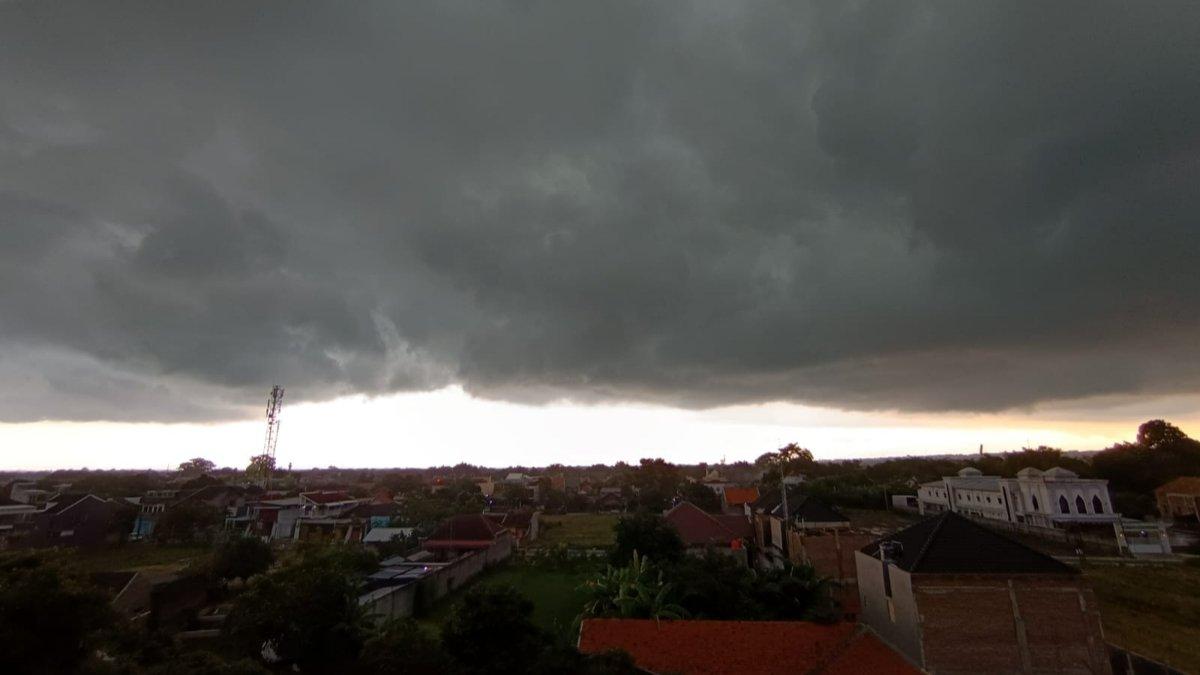 Cuaca Besok Rabu, 19 Maret 2025, BMKG: 13 Wilayah Waspada Hujan Sangat Lebat, Cek Daerahmu ...