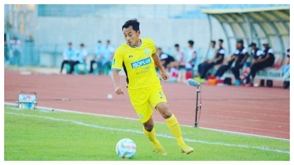 Profil Samsul Arif: Pemain Baru Gresik United yang Bertengger di Pucuk ...