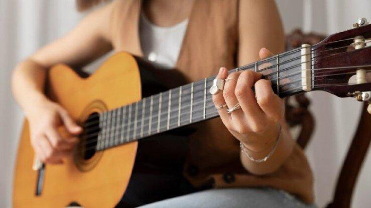 Kunci Gitar Lagu Die With A Smile - Lady Gaga ft Bruno Mars, Lirik: I'd ...