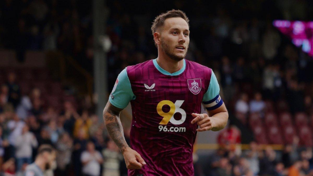 Kapten Burnley Keturunan Malaysia, 2 Kali Lipat Harga Mees Hilgres ...
