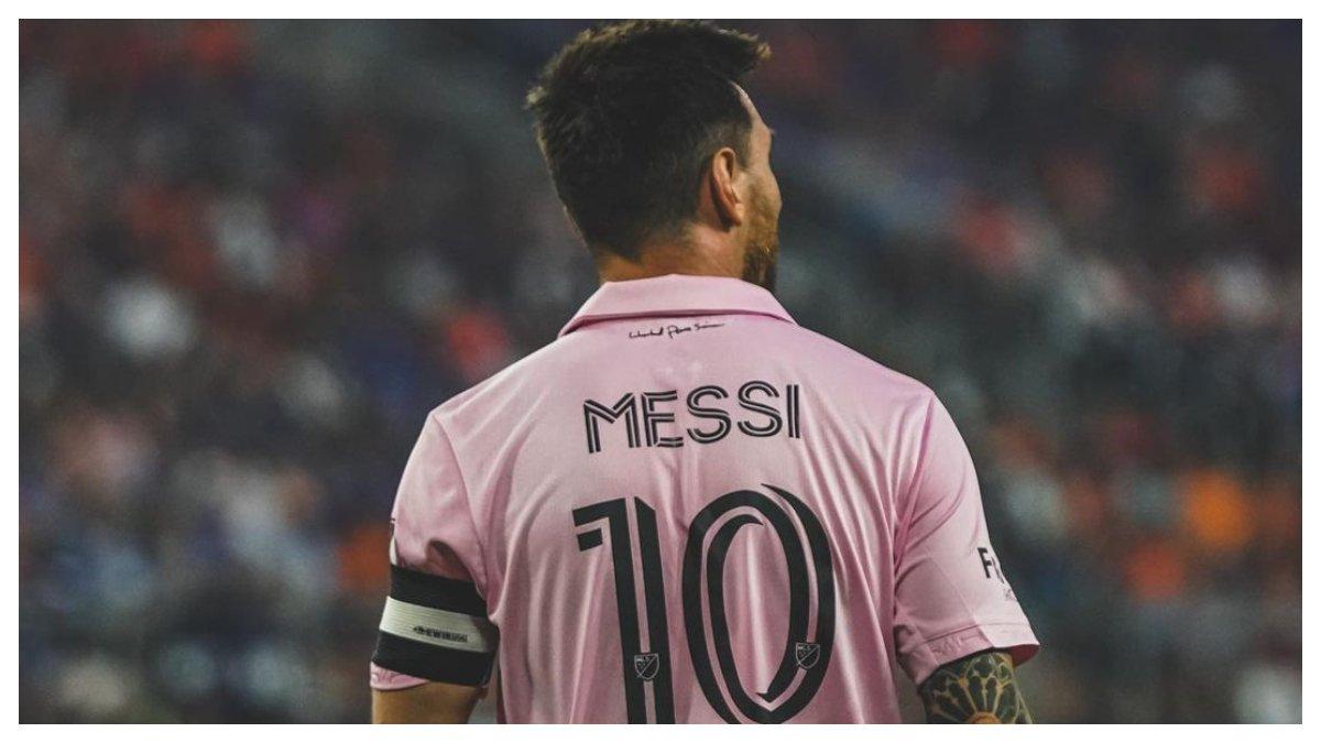 Majalah Vogue Klaim Jersey Inter Miami Lionel Messi sebagai Item ...