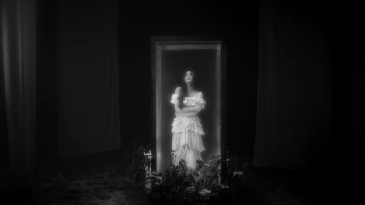 Chord dan Lirik Lagu Mati-matian - Mahalini: Benar Ku Telah Dibutakan ...