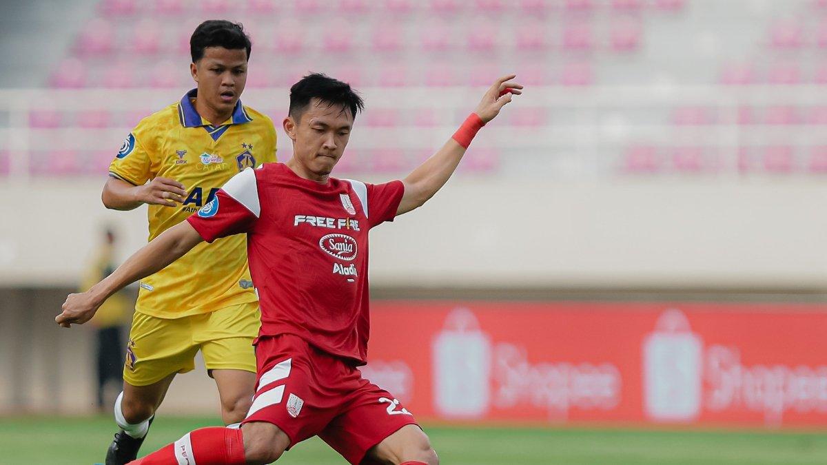 Pasoepati Soraki Persis Solo saat Striker Persik Jebol Gawang Gianluca: Pie Pie Maine Kok Koyo ...