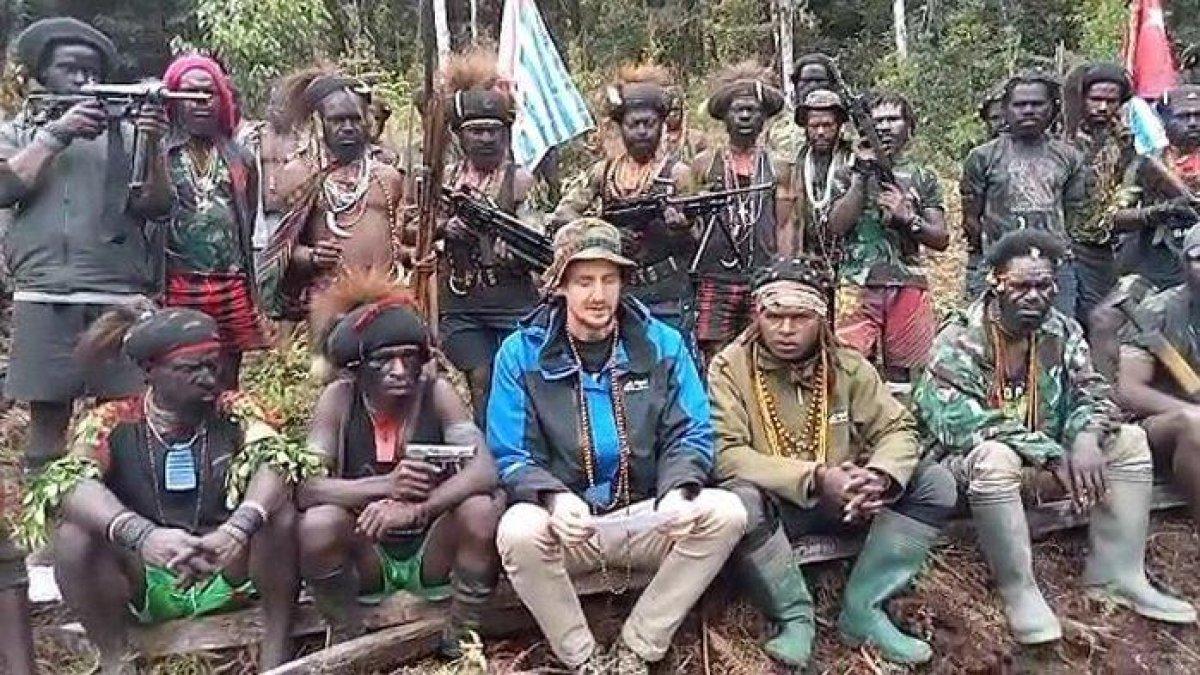 Kembali Viral Video Kapten Philips Diancam Ditembak oleh KKB dengan Ditodong Puluhan Senjata ...