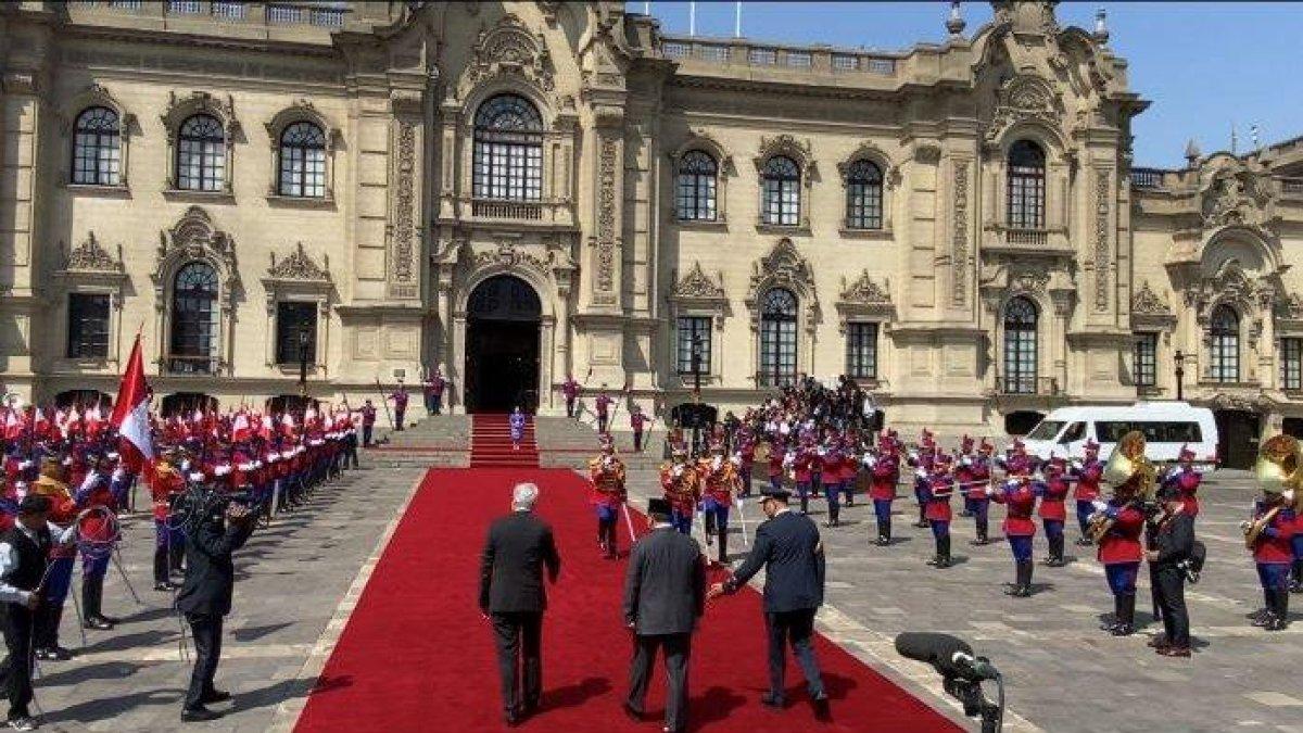 Prabowo Disambut Karpet Merah saat Temui Presiden Peru Dina Boluarte di Istana Palacio - Tribun Wow