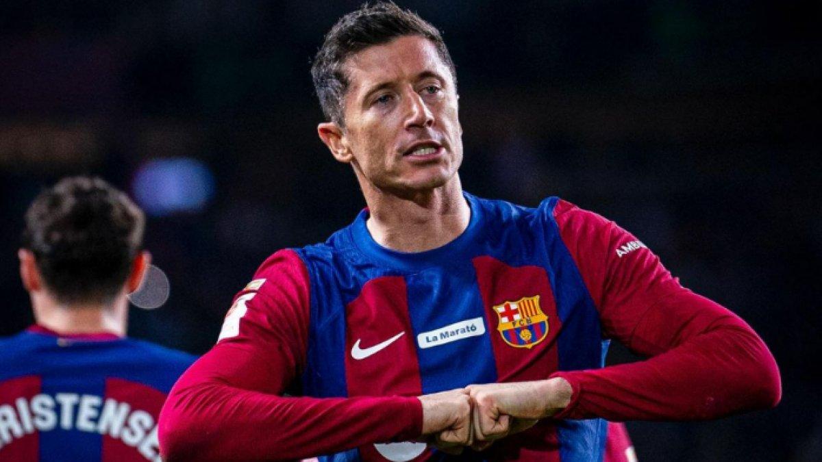 Sudah Tua, Posisi Robert Lewandowski akan Digantikan di Barcelona, Xavi ...