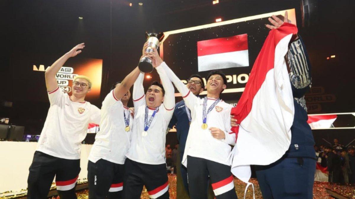 Timnas eFootball Indonesia Juara Dunia seusai Libas Brasil 2-1 ...