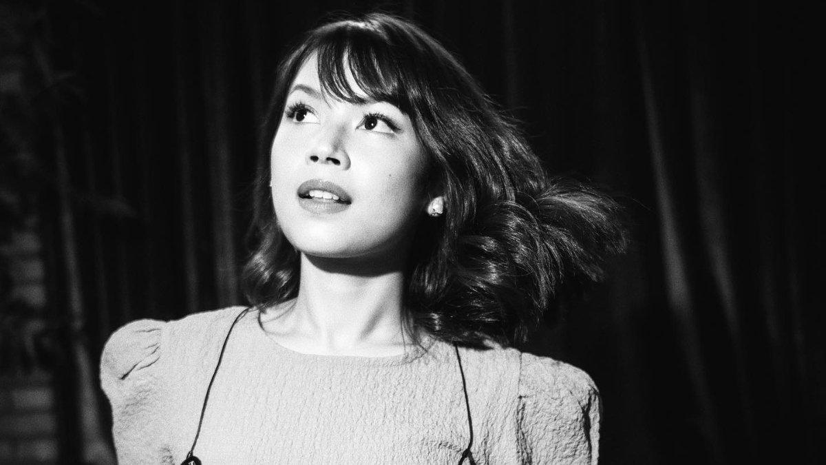 Chord Into Dust - Vira Talisa, Kunci dari Dm, Lirik: Sadly Time Would ...