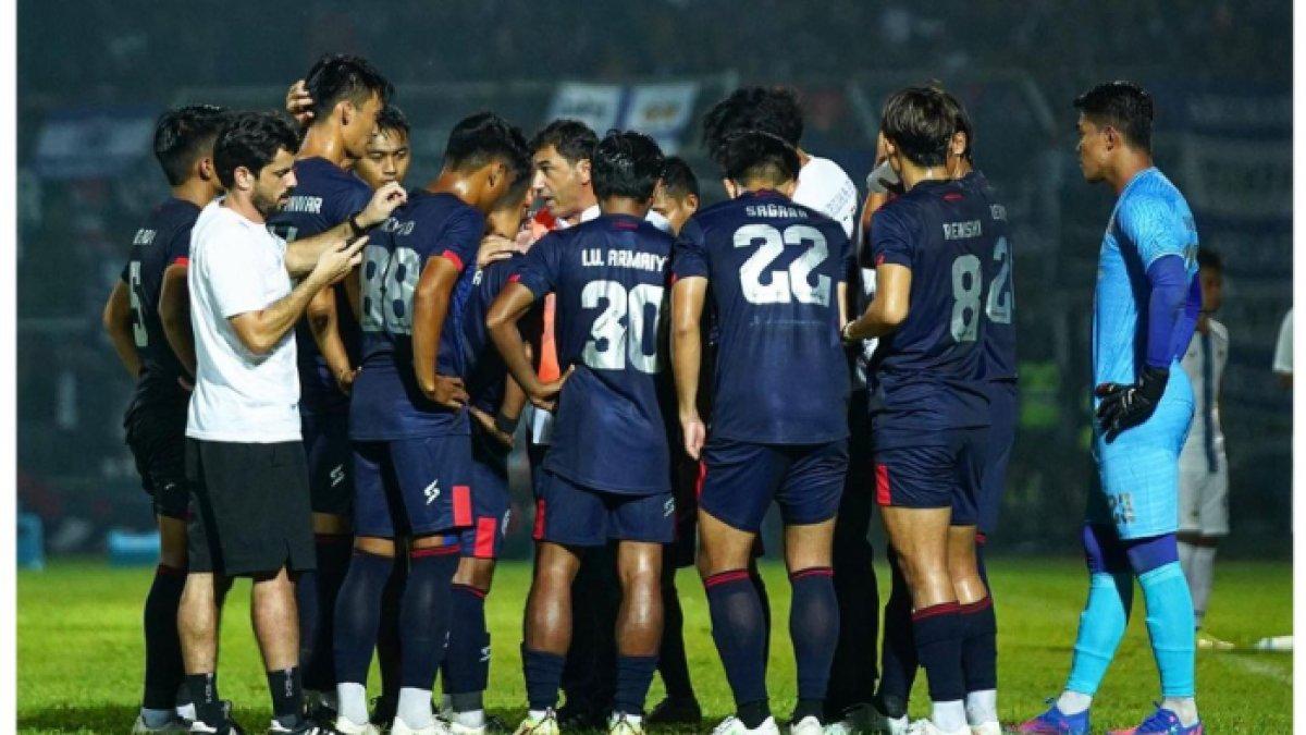 Arema FC Kabarnya Hanya Pertahankan 1 Pemain Asing Saja, Sergio Silva ... Arema FC Kabarnya Hanya Pertahankan 1 Pemain Asing Saja, Sergio Silva ...
