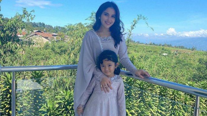 Termasuk sang Putri, Ayu Ting Ting Bawa Keluarga hingga Karyawan Ibadah Umrah - Tribun Wow