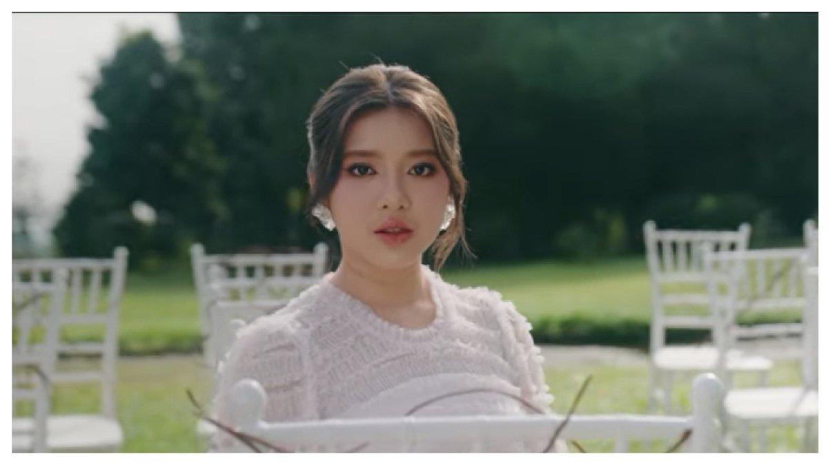 Lirik Lagu Tega - Tiara Andini, Single Terbaru yang Trending YouTube ...