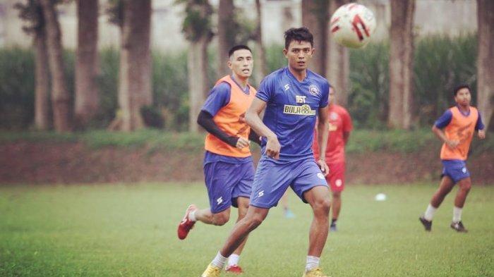 Nasib Dedik Setiawan di Ujung Tanduk? Hanis Saghara Resmi Diperkenalkan ...