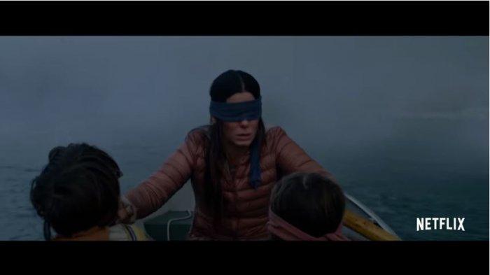 Sinopsis Film Netflix 'Bird Box', Fenomena Bunuh Diri Massal yang ...