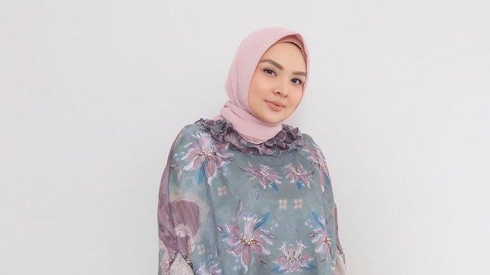 Tren Fashion Hijab Tahun 2019 dari Desainer Ria Miranda - Tribun Wow