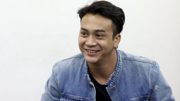 Aktor Dimas Andrean Kecelakaan Mobilnya Ditabrak Truk Tronton, Begini ...