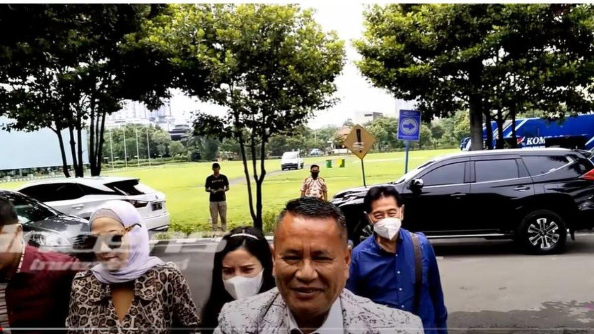 Bak Jadi Bodyguard untuk Venna Melinda saat di Polda Jatim, Hotman Paris Tersipu Disebut ...