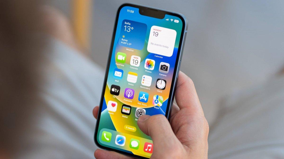 Berbahaya, Apple Imbau Pengguna Harus Jaga Jarak iPhone dengan Dada Minimal 15 Cm, Ini Alasannya ...