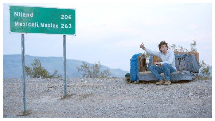 Sinopsis Film Into The Wild (2007), Kisah Petualangan Christopher ...