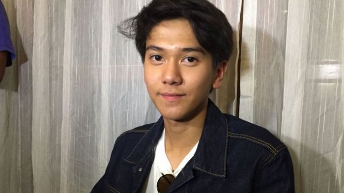 Boyband CJR hingga Jadi Pemeran Dilan, Begini Transformasi Iqbaal Dhiafakhri, Ganteng dari Dulu ...