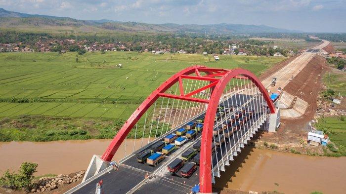 Penampakan Jembatan Kalikuto Diuji Beban 36 Truk agar Penghubung Tol Trans Jawa Ini Bergoyang ...