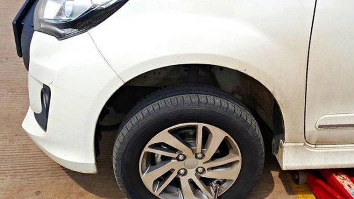 Ban Mobil Tiba-tiba Pecah? Lebih Baik Tambah Gas daripada Injak Rem ...