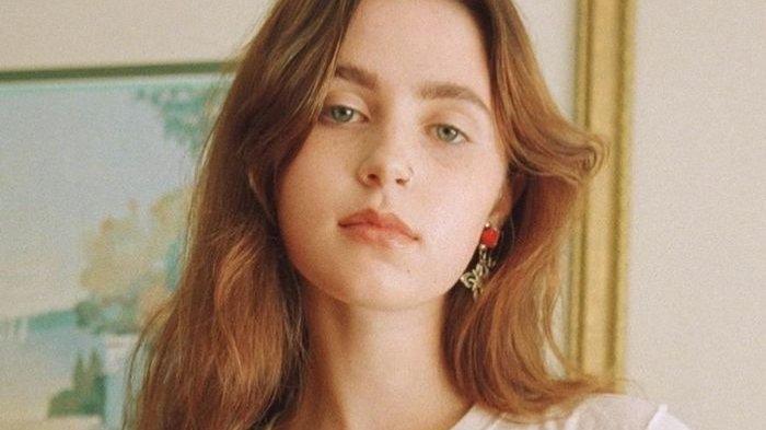 Chord Sofia - Clairo, Kunci dari F, Lirik: I Think We Could Do It If We Tried - Tribun Wow