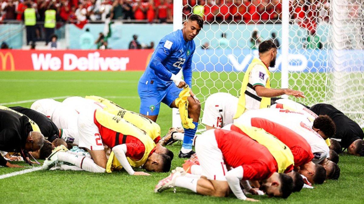 VIRAL Selebrasi Sujud Syukur Para Pemain Maroko seusai Kontra Kanada ...