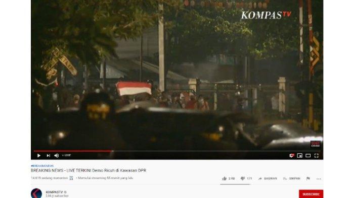 Kondisi Terkini Demo Ricuh Depan DPR, Massa Kibarkan Bendera Merah Putih dan Lempar Batu ke ...