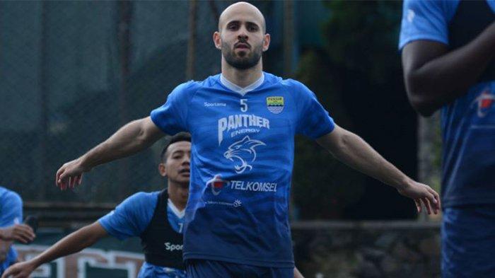 Akan Selesaikan Karantina, Gelandang Persib Bandung Mohammed Rashid ...