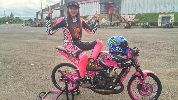 Monita Permata, Pembalap Wanita Asal Bantul yang Cantiknya Bikin Pria ...