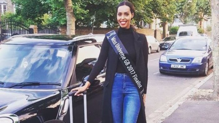 Inspiratif! Muna Jama, Wanita Muslim Pertama yang Kenakan Kaftan di ...