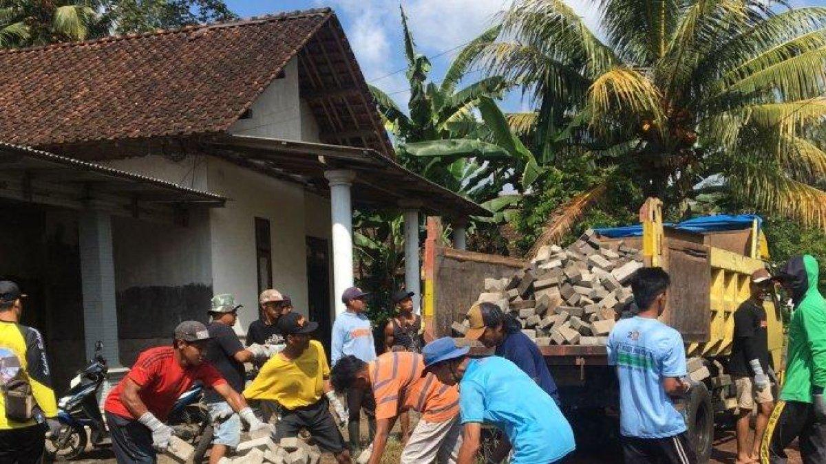 Viral Caleg di Banyuwangi Tarik Kembali Bantuan Paving, Pengakuan Warga ... Viral Caleg di Banyuwangi Tarik Kembali Bantuan Paving, Pengakuan Warga ...