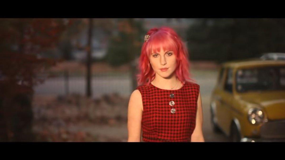 Chord Gitar dan Lirik Lagu Playing God - Paramore: You Don't Have to ...