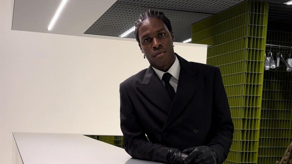 Chord Toronto 2014 - Daniel Caesar, Kunci dari Dm, Lirik: I Can Hear ...