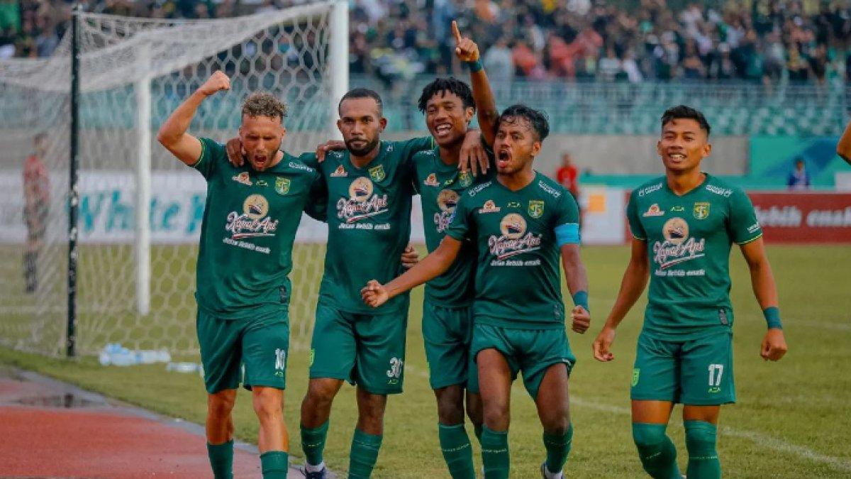 Kerangka Formasi Klasik Aji Santoso di Persebaya Surabaya: Ze Valente ...