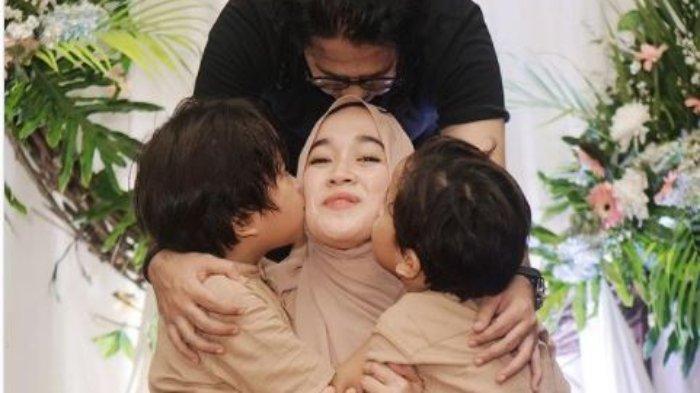 Ayus Dikenal Romantis, Tetangga Tak Menyangka Suami Ririe Ternyata ...