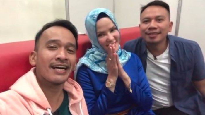 Gara-gara Foto Ini, Kabar Pernikahan Vicky Prasetyo dan Angel Lelga Terkuak, Ternyata ...