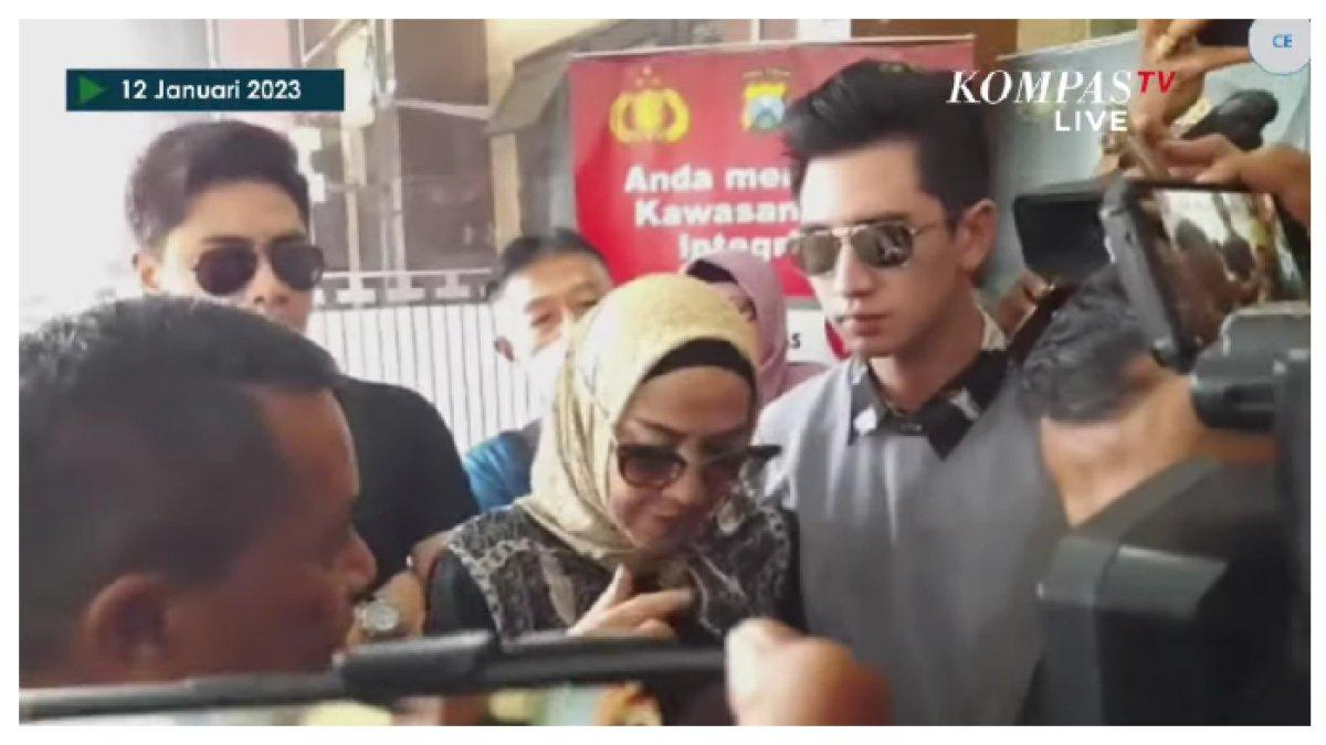Hotman Paris Dampingi Venna Melinda, Terkuak Tabiat Ferry Irawan Selain KDRT: Gak Kasih Nafkah ...