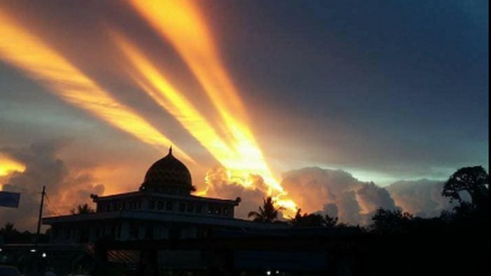 Viral! Fenomena Semburat Jingga Langka di Kalimantan Selatan, Begini ...