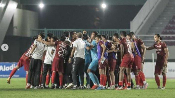 Laga Pre-season Persis Solo di Stadion Manahan Lawan Klub Liga 1 dan ...