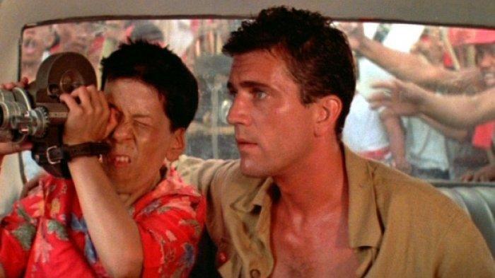 Rekomendasi Film di Netflix The Year of Living Dangerously, Kisahkan ...