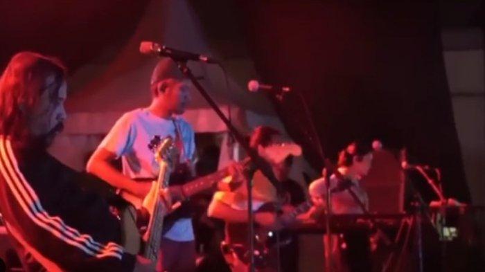 Chord Timur - The Adams, Kunci dari G, Lirik: Masa Depan Kadang ...