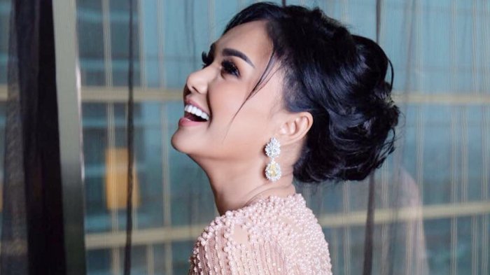 Sering Tampil Kenakan Riasan Wajah Begini Potret Yuni Shara Tanpa Make Up Tribun Wow